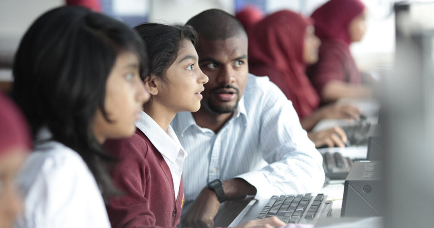 5 reasons why you should become a computer science teacher - GradTouch